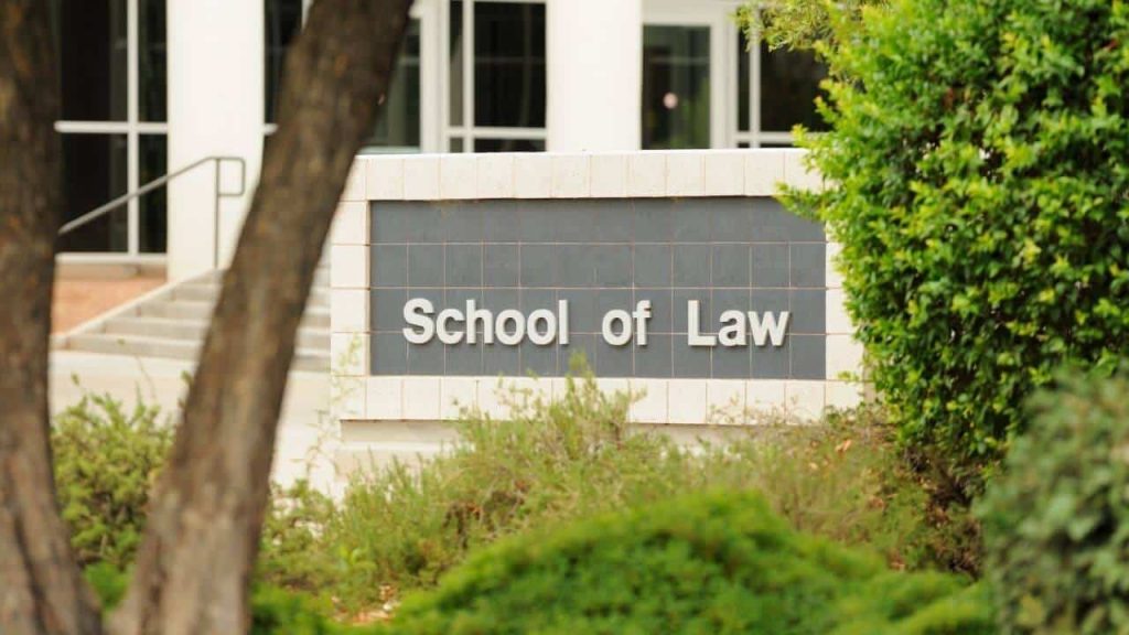 Best Books For Pre-Law Students (Reviewed by Lawyers)